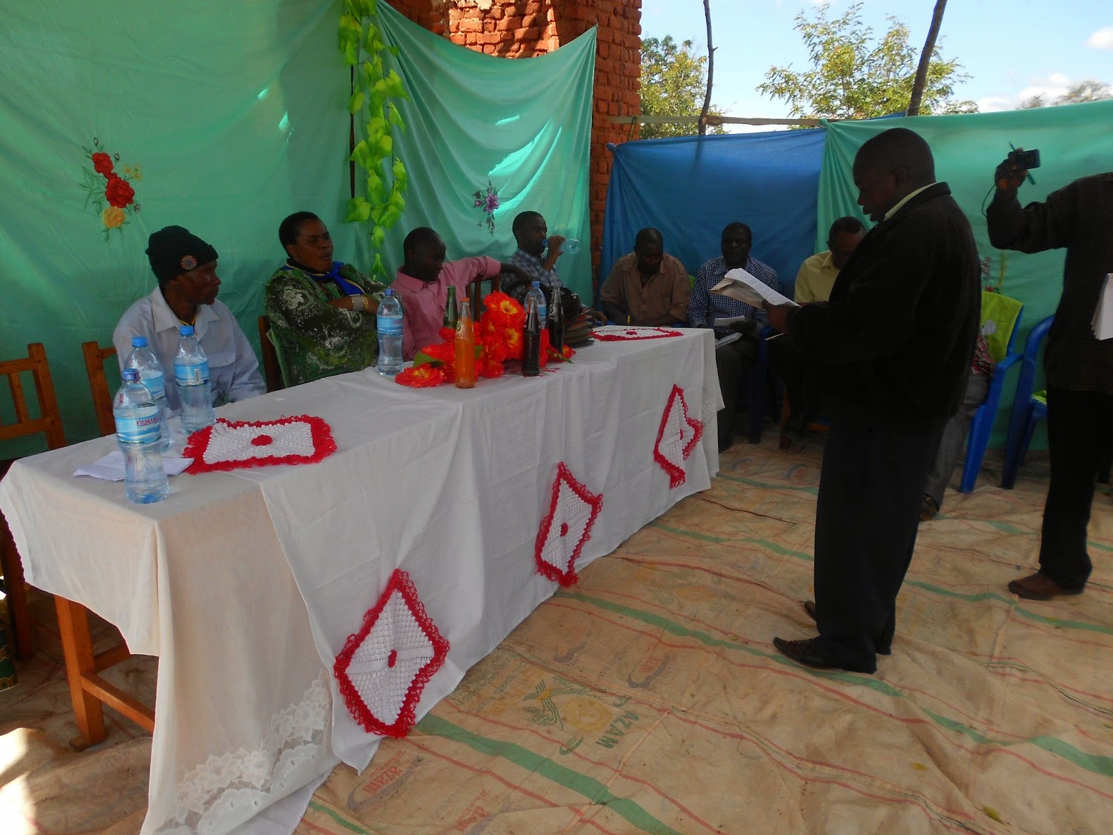 VIKUNDI 6 VYAKABIDHIWA MASHINE ZA KUKAMUA ASALI - Bamiza | News Blog