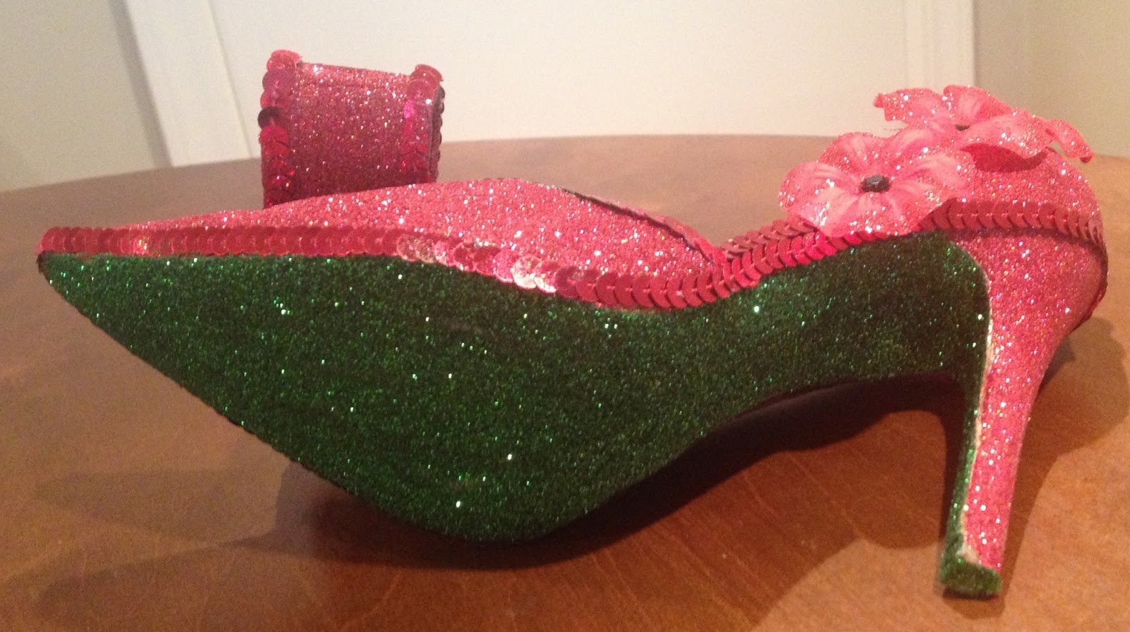 Confessions of a glitter addict: Ruby Slippers!