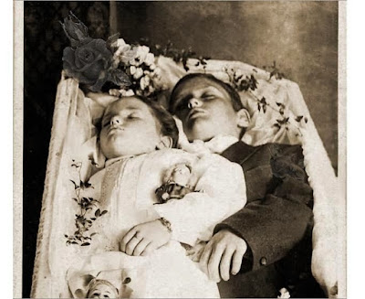 Life on: [ The Seventh Cloud ] : Children and Post-mortem photography Pt. 3