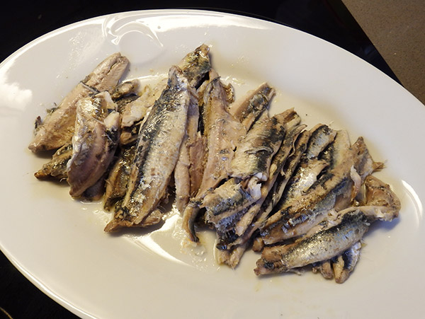 Bocartes o boquerones con salsa tipo romesco
