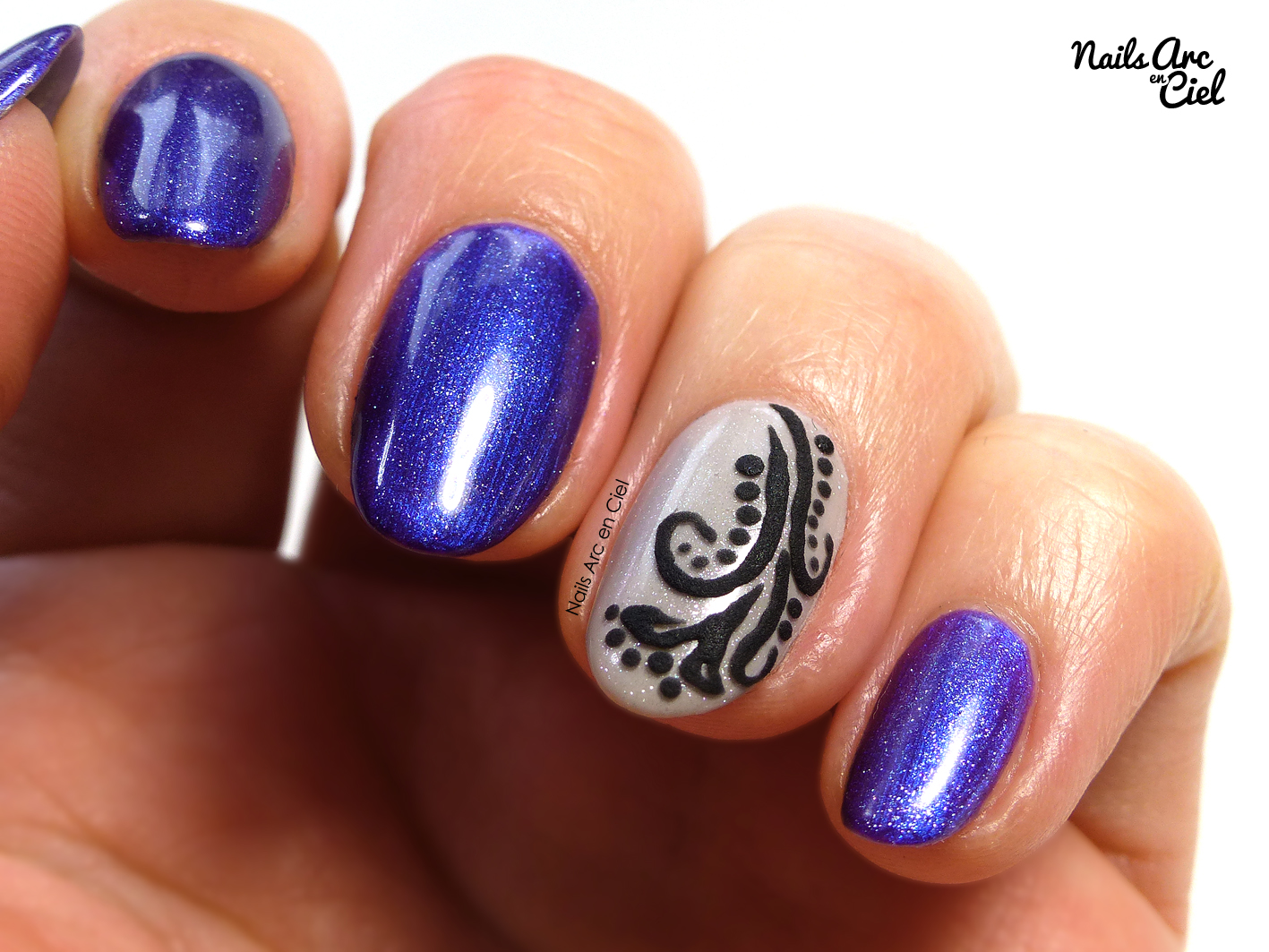 Nails Arc en ciel: Nail Art - Arabesques en relief effet sucre