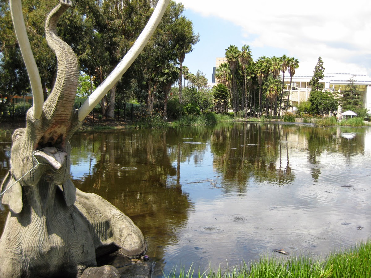 Traveling to California's Historical Sites : Hancock Park La Brea