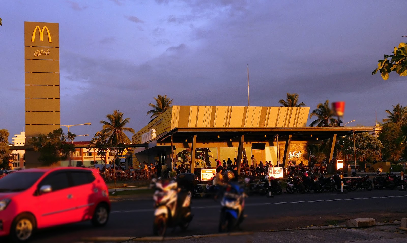 MANADO City: McDonald’s #183 Megamas Manado