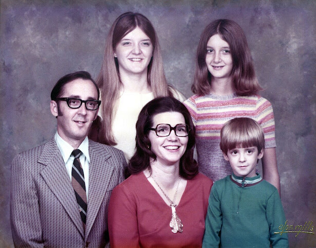 The Good, The Bad, and Mostly, The Ugly: 35 Awkward Olan Mills Photos ...