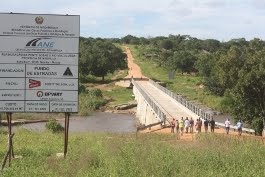 VOZ DE NAMPULA: Concluída ponte sobre rio Moculumba em Memba