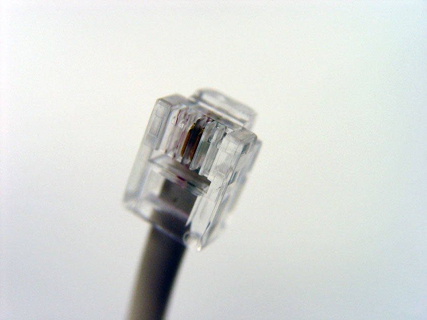 Ria Ismi: Kabel dan konektor