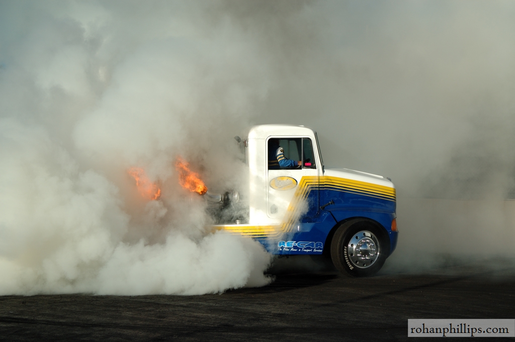 Cars, Cameras & Chronic Illness: Burnout Photo of the Day: Kenworth T400