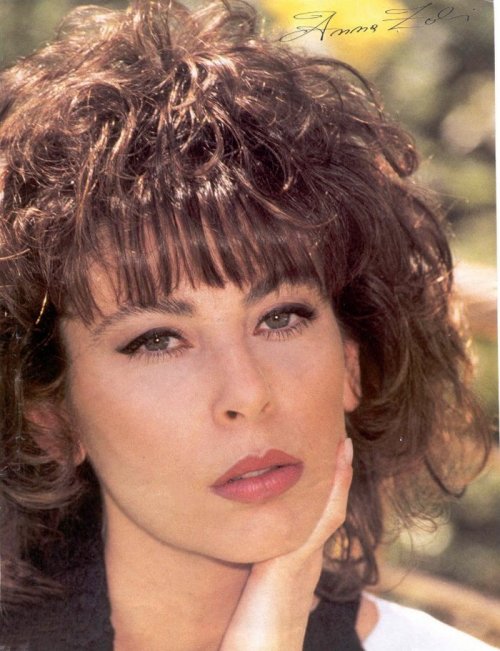 FOTONOVELAS / FOTOROMANZI: ♥ ANNA ZOLI ♥