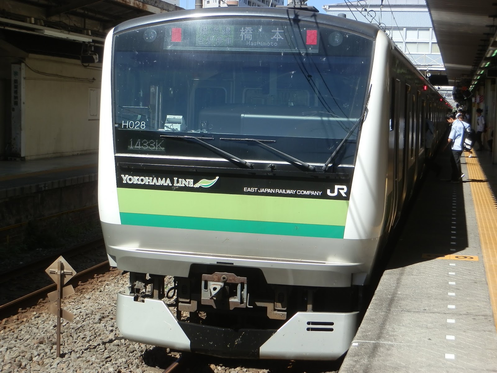 小田急沿線住み鉄道ファン日記: 【遂に目撃】東日本旅客鉄道E233系6000番台の110周年ヘッドマーク車を激写する