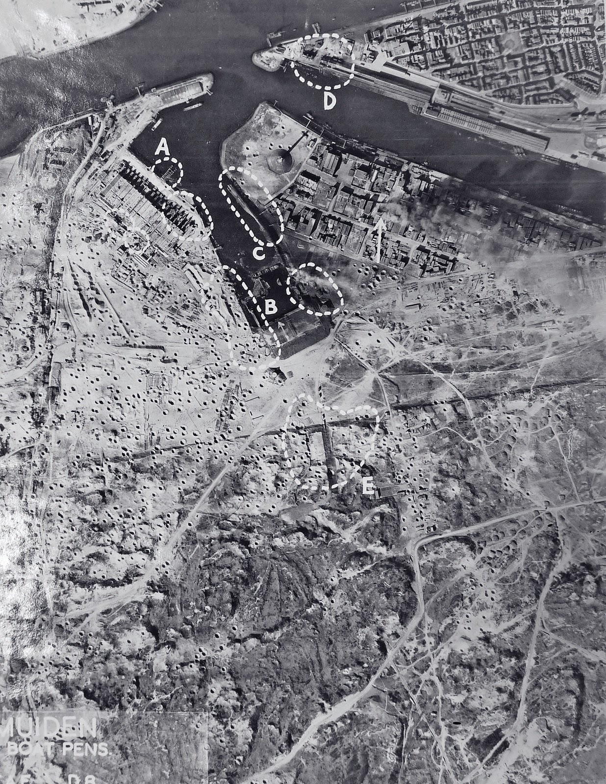 Fokke's Blog: Bommen op IJmuidense bunkers