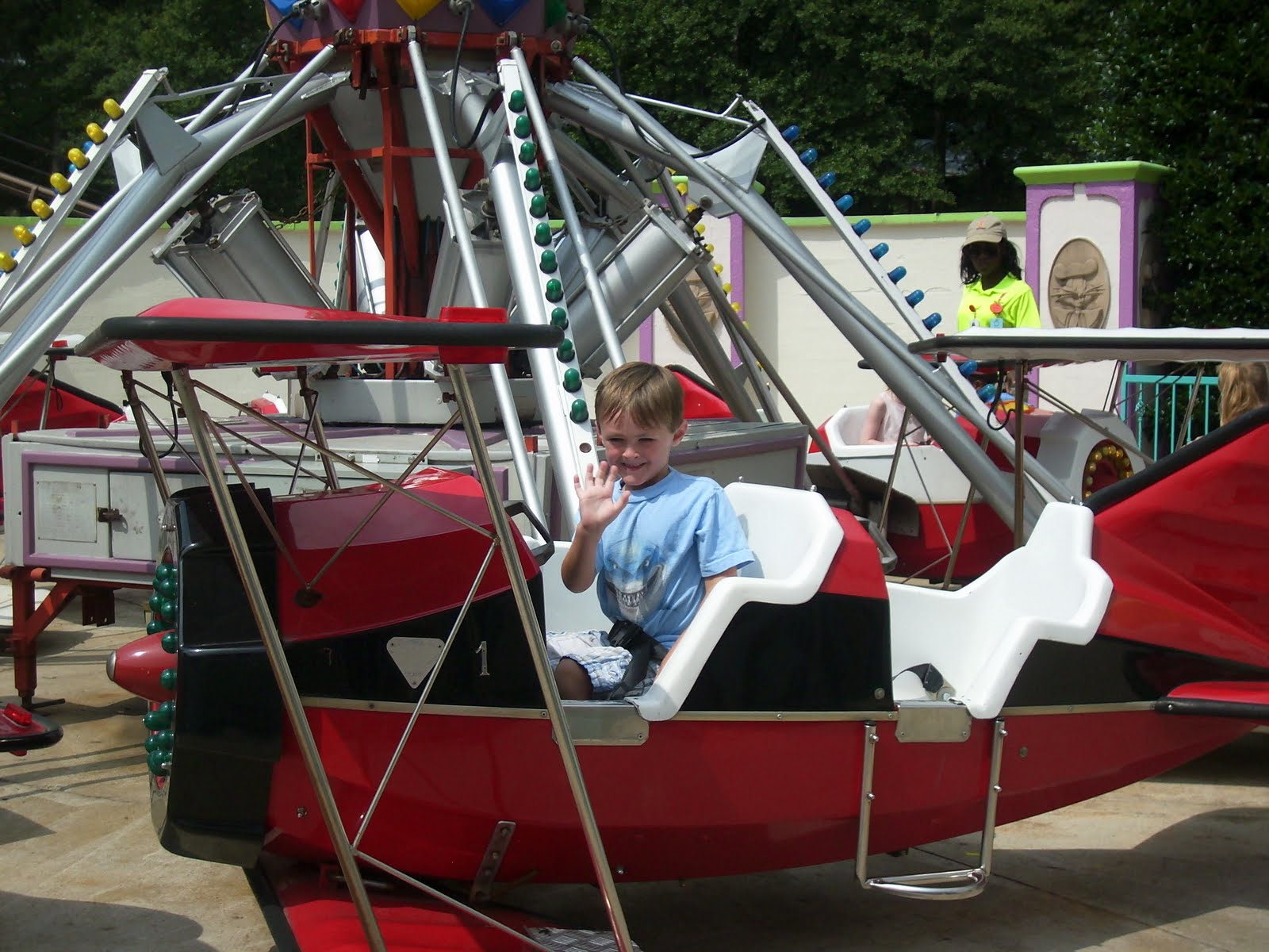 Hollingsworth's Happenings: Six Flags Family Fun