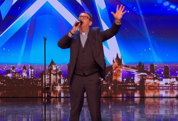 Wow Singing Priest goes Viral - Famous for Hallelujah on Britain's Got ...