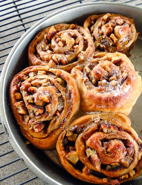 OnTheMove-In the Galley: Orange Spiced Apple Rolls