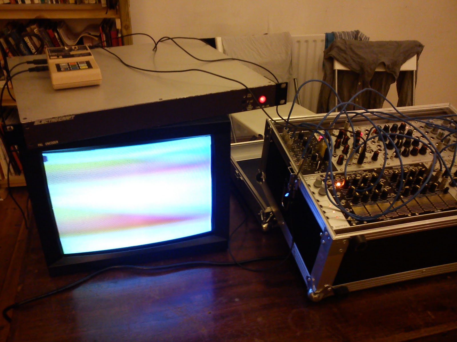 VIDEO CIRCUITS: Sync Generator + Encoder + Modular Synth = Video!
