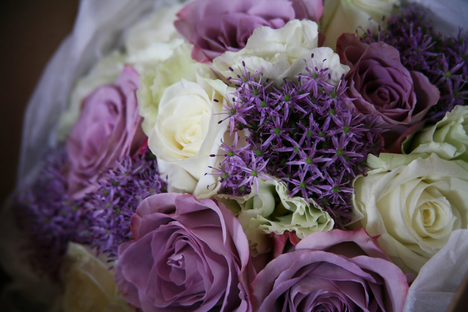 Wedding Flowers Blog: Laura's Contemporary Wedding Flowers, Farbridge ...