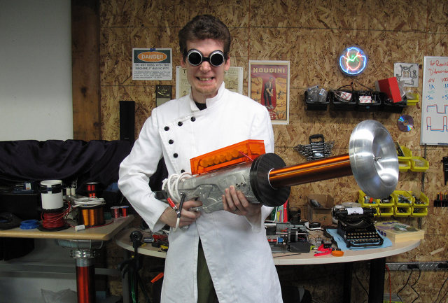 Mundo Tentacular: O Raio da Morte - Homem constrói Arma de Tesla que ...