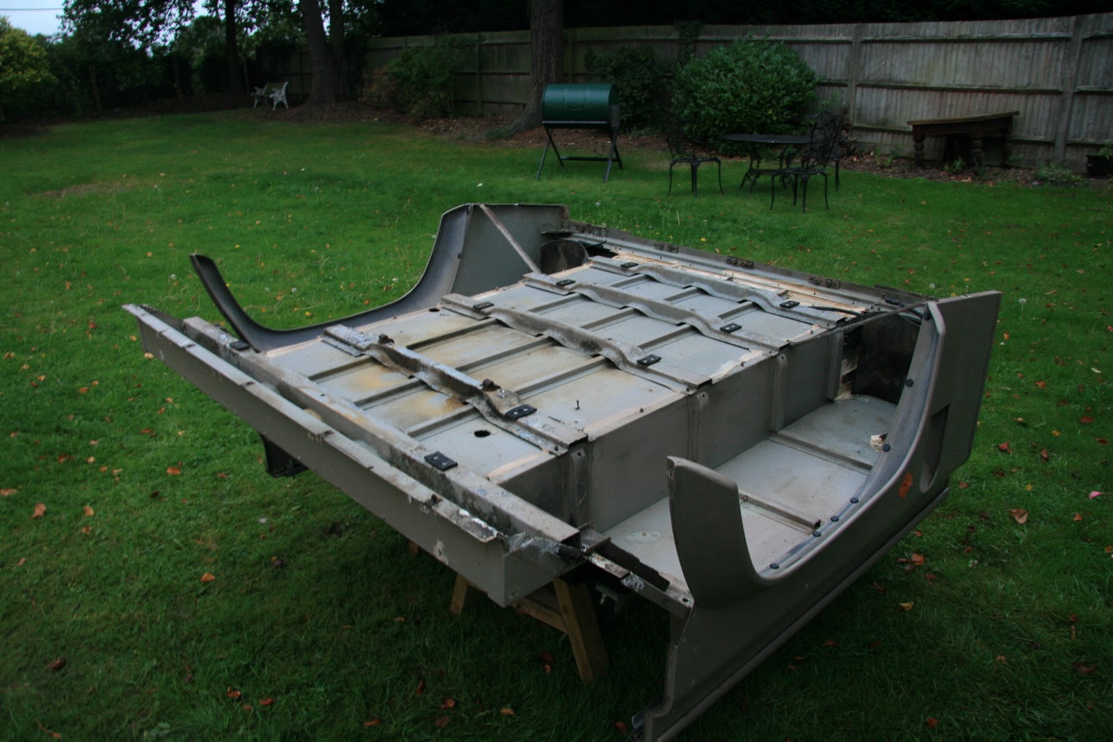 Defender 110 3.5L V8 1991: Strip of rear tub