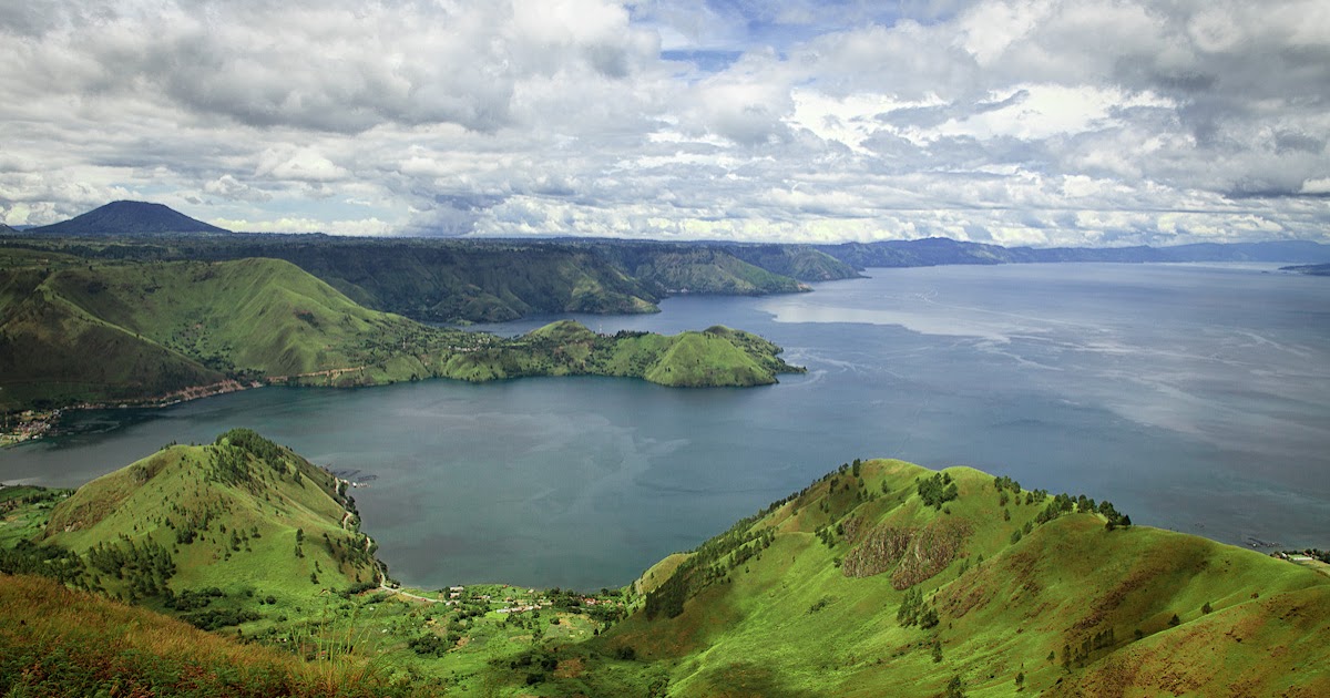 RP Simbolon: Menyoal Istilah Samosir Kepingan Surga