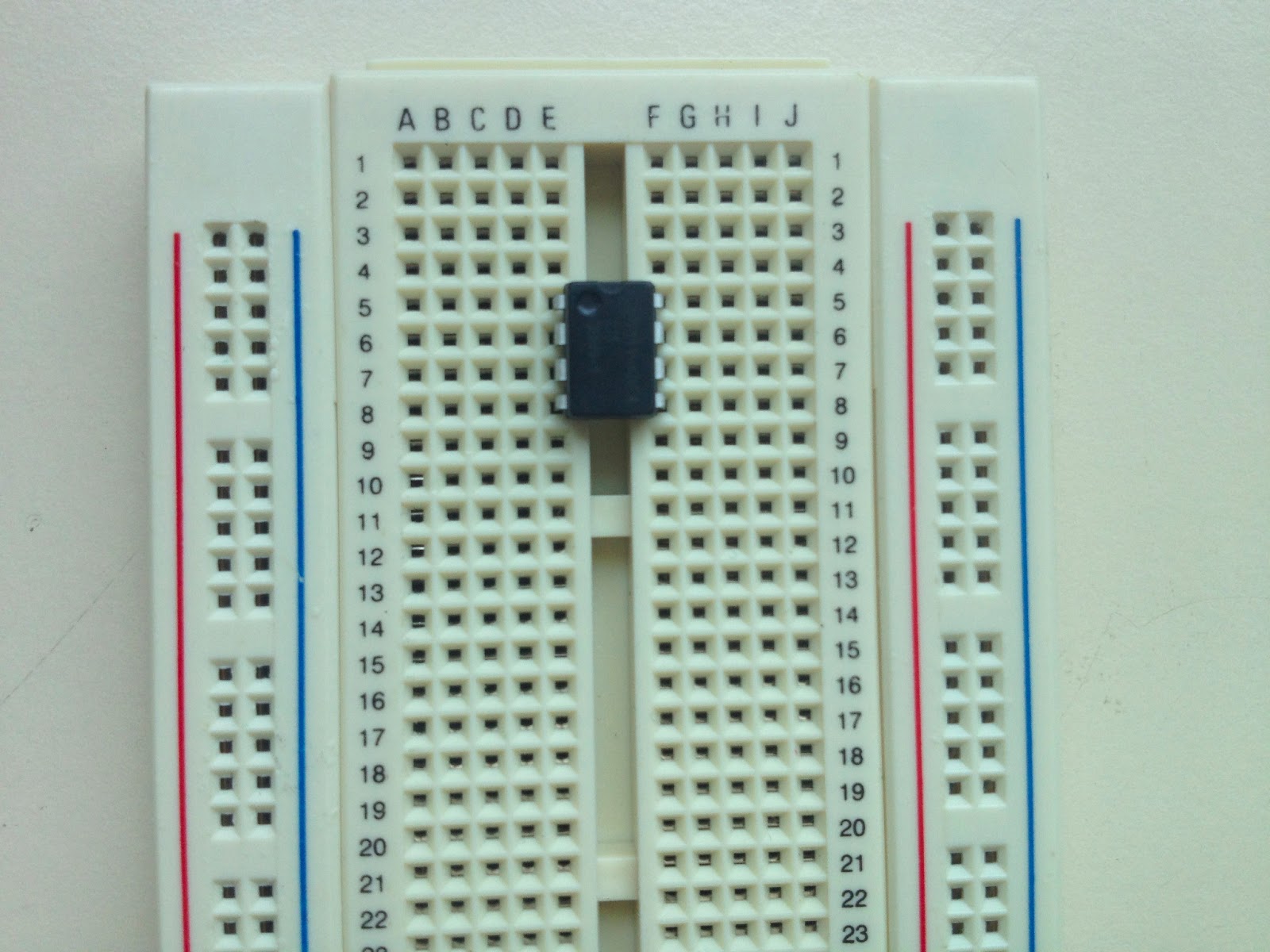 little-scale: Breadboard Basics 1: What Is A Breadboard? Structure and ...