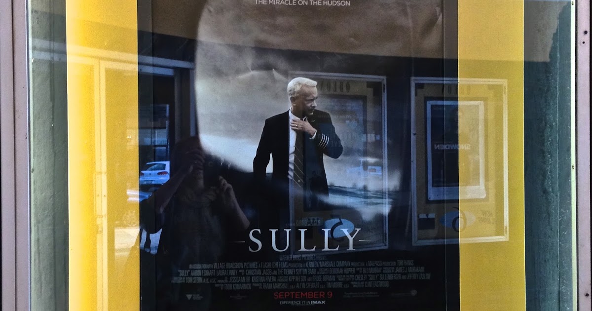 Standing still slowly...: Movie Review - Sully directed by Clint Eastwood