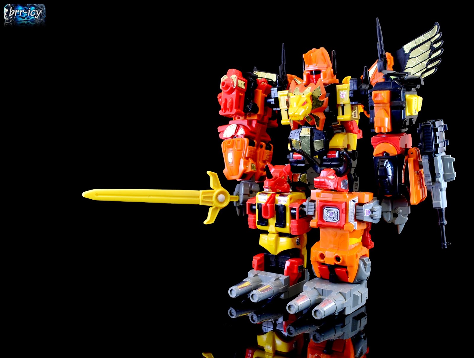 Brr-icy's Transformers Reviews: Predacons and Predaking