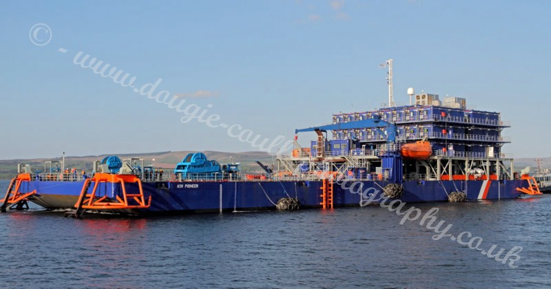 Dougie Coull Photography: Barge - ASV Pioneer - Port Glasgow
