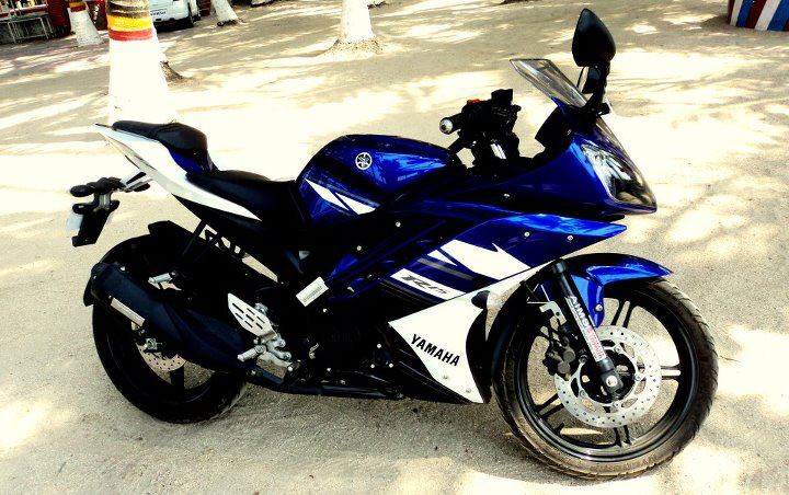 Blue & white R15 | Yamaha R15 v2 Wallpapers| india | Price ...