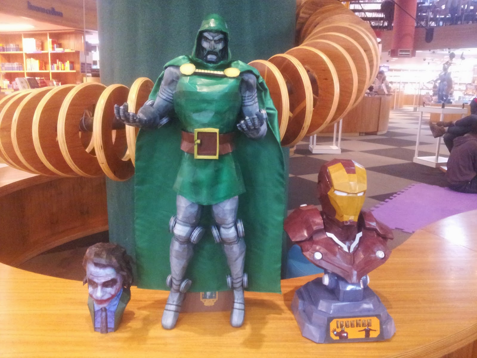 DJARTES PAPERCRAFT: DR DESTINO ou DR. DOOM.