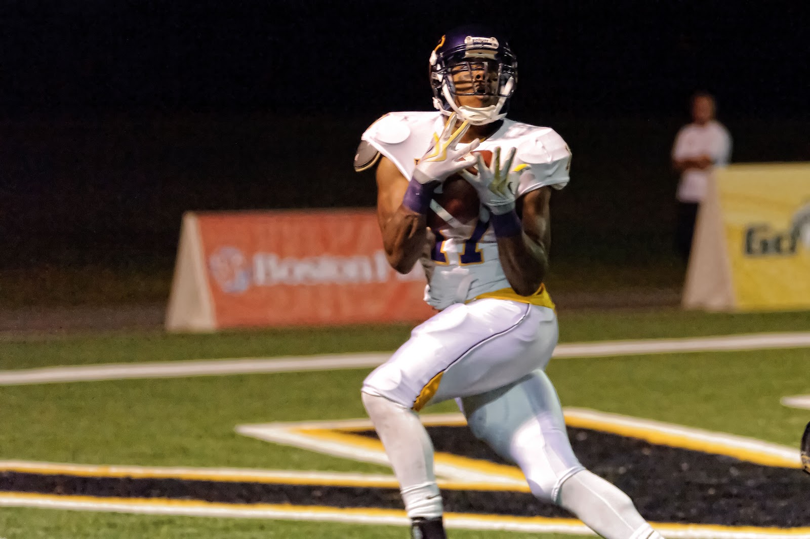 Trevor Mahoney Photography: CIS Football Best of 2011