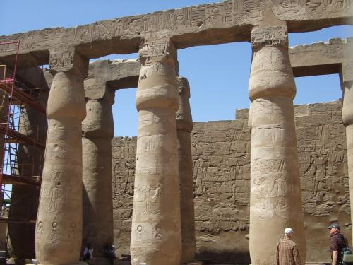 parArte.: Capitel papiriforme o lotiforme cerrado