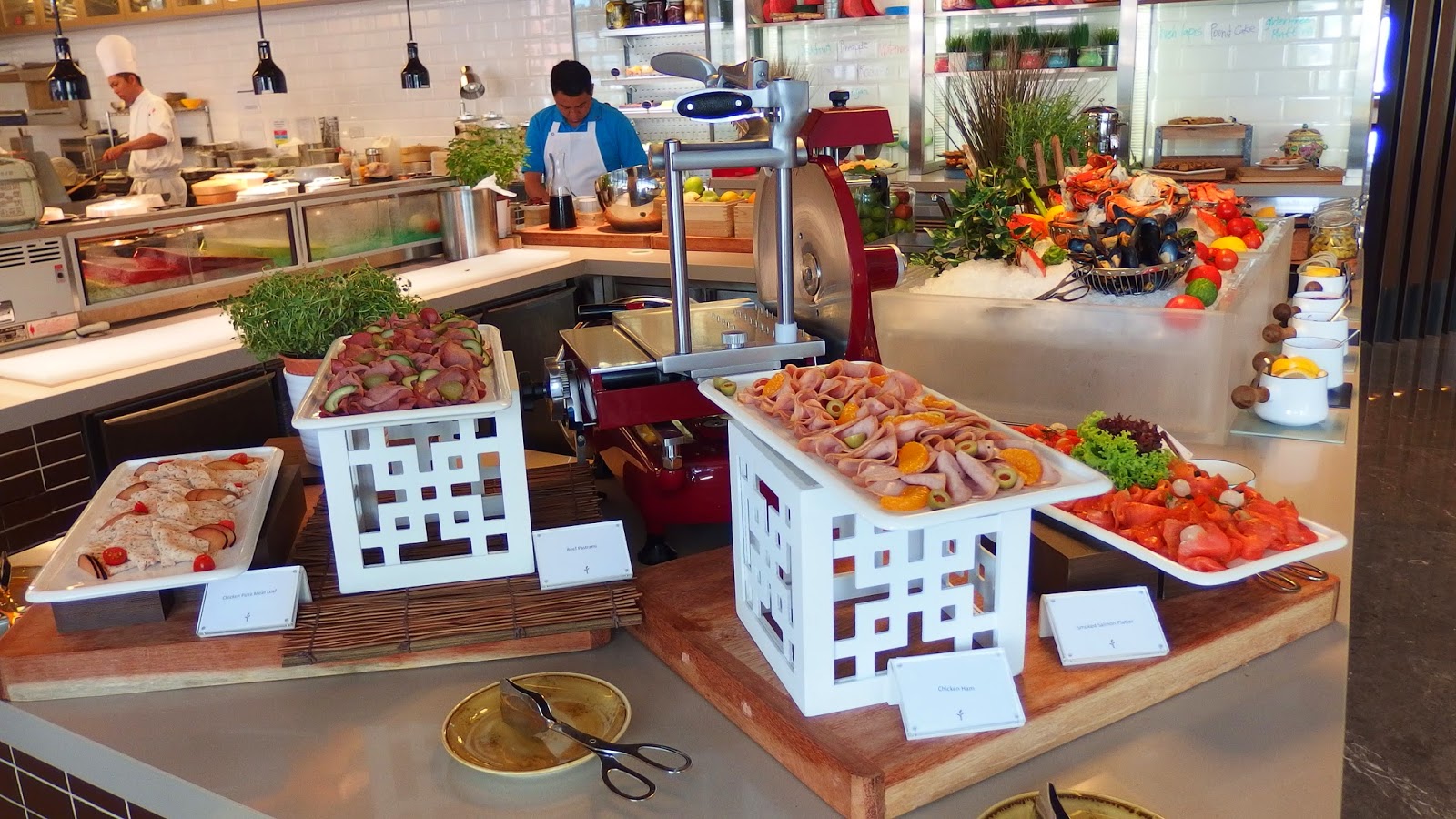 SuMMeR LoVes To Eat! Singapore Food Blog: Lunch Buffet at Escape ...