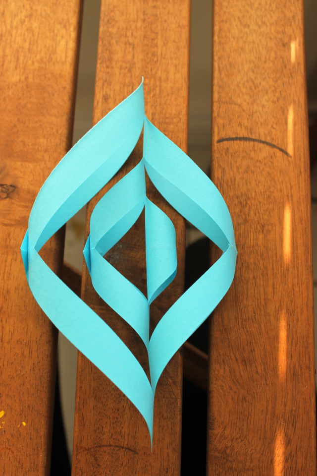 Ladyface Blog: Pretty Paper Snowflakes