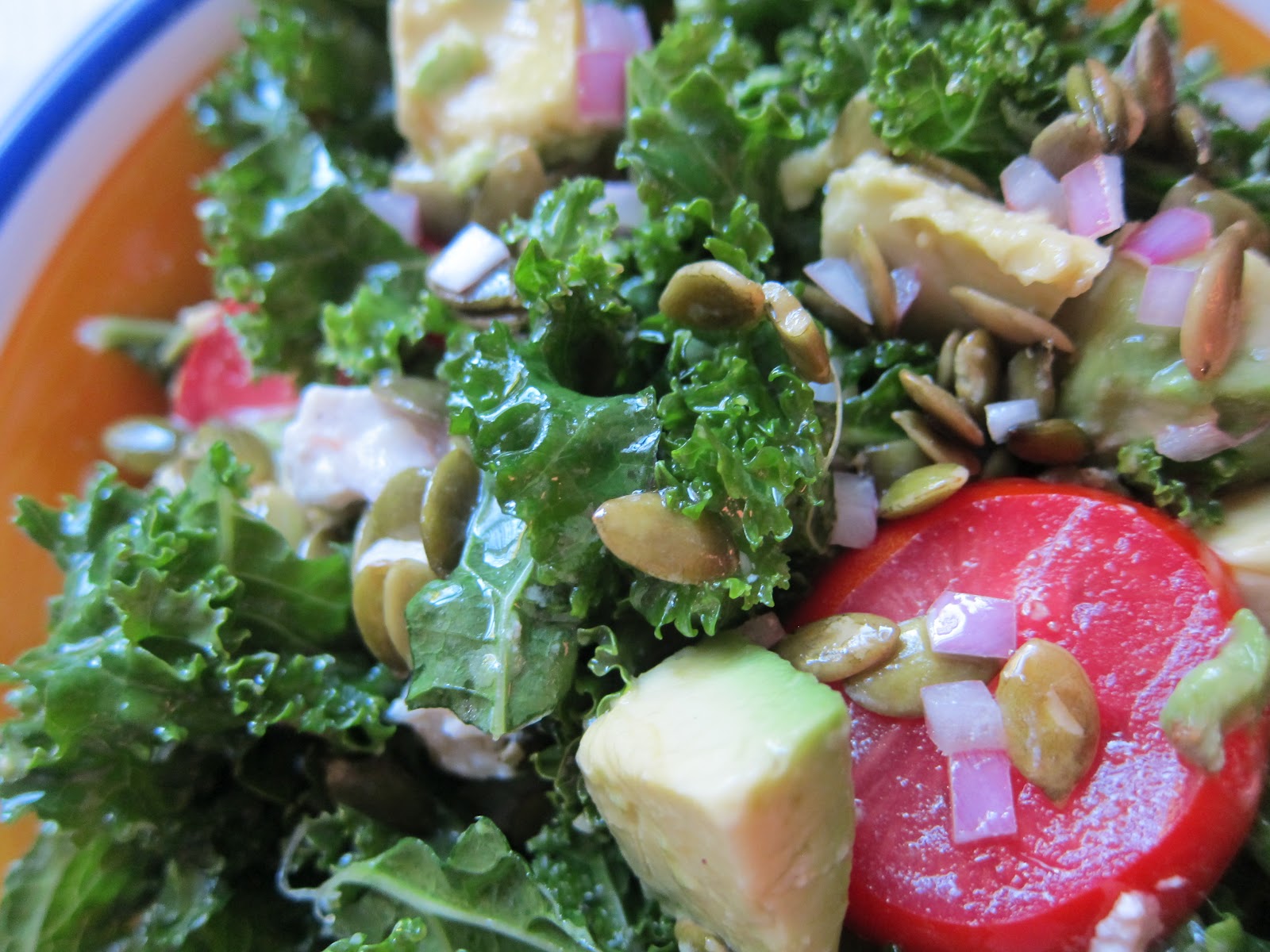 WholeFoodVegan: Green Kale Salad with Roma Tomatoes and Pepitas