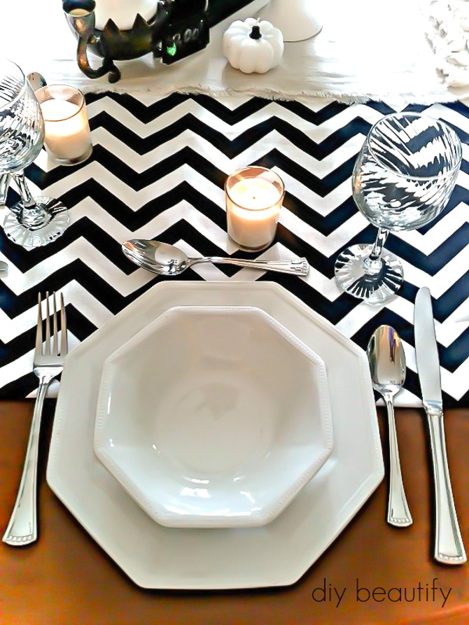How to Set a Spooky Table for Halloween - DIY Beautify - Creating ...