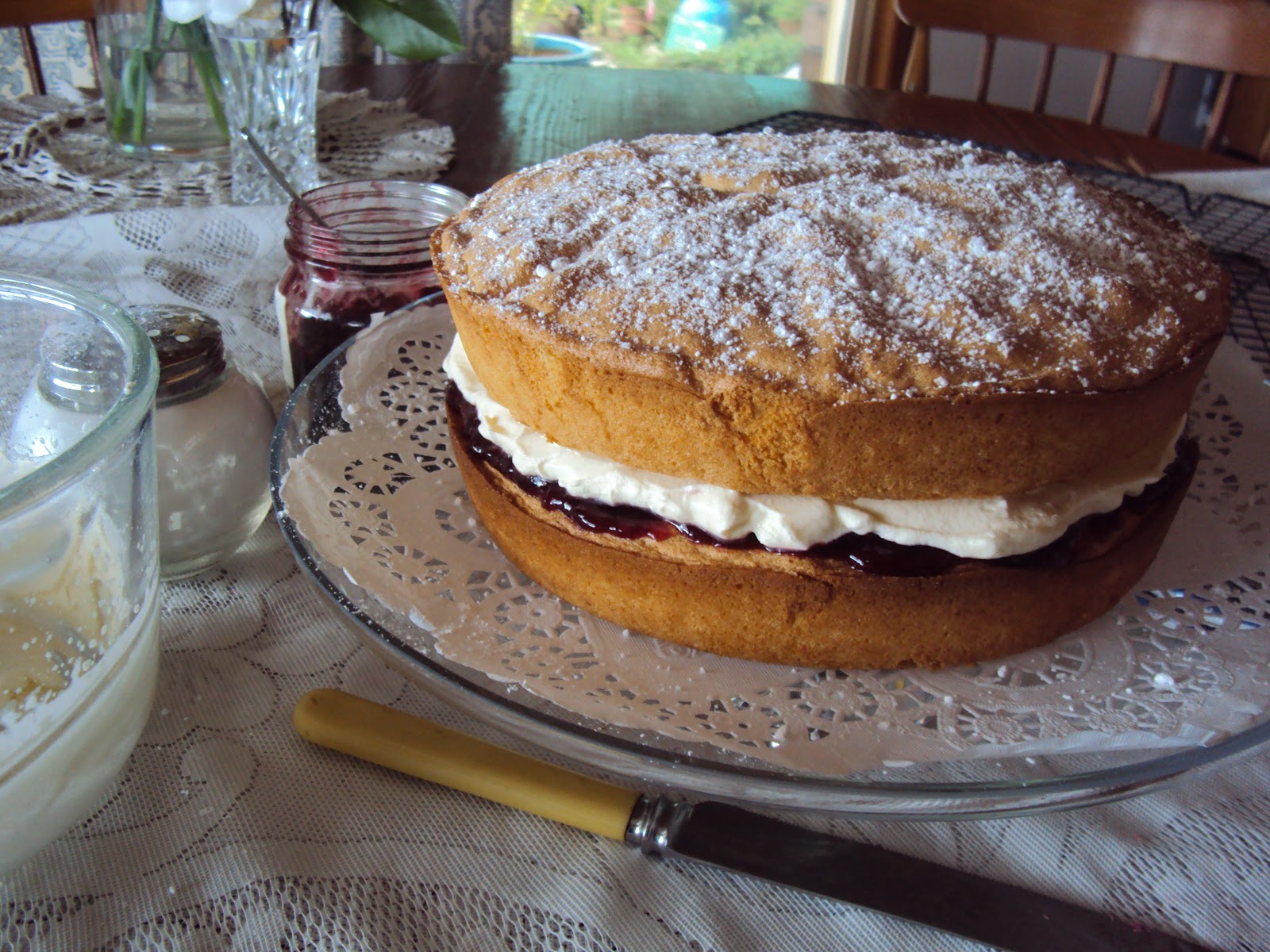 Dig In: Women's Weekly best ever sponge cake