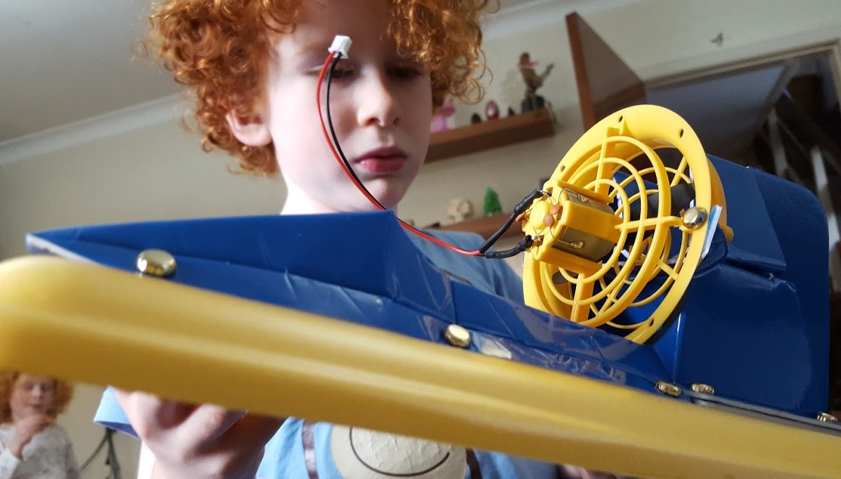 The Brick Castle: Powered Hovercraft Technokit From Interplay Review ...