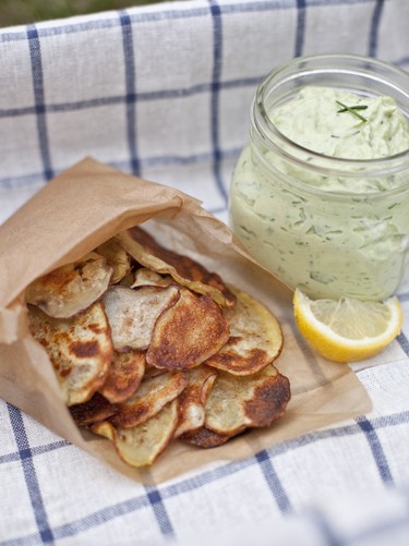 Too Stinkin' Cute: Avocado Ranch Dip & Chips!