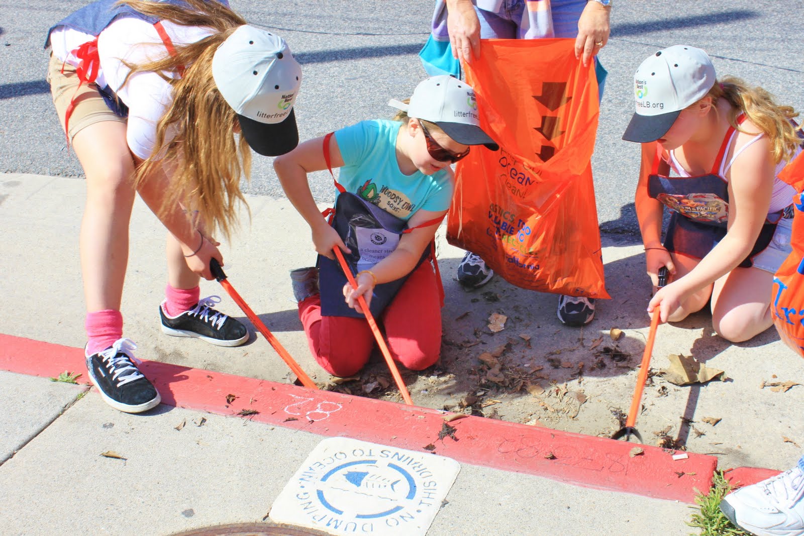 HUNTINGTON BEACH GIRL SCOUT TROOP 746: NEIGHBORHOOD CLEAN UP DAY...and ...