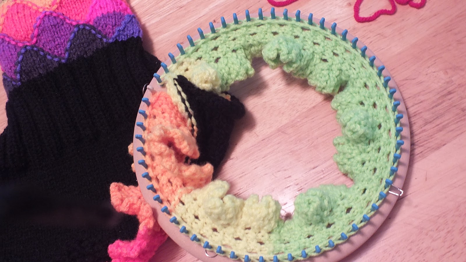 The Loom Muse : How to Loom Knit Lace Ruffle Trim