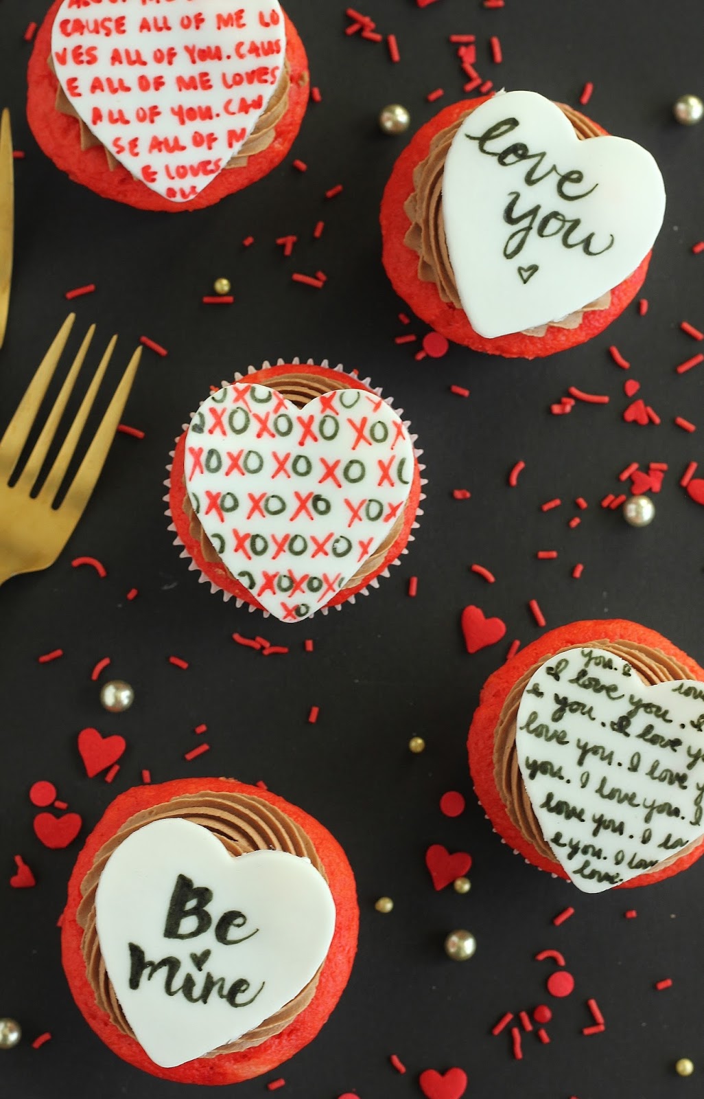 Valentine's Day Cupcakes: Love Note Hearts