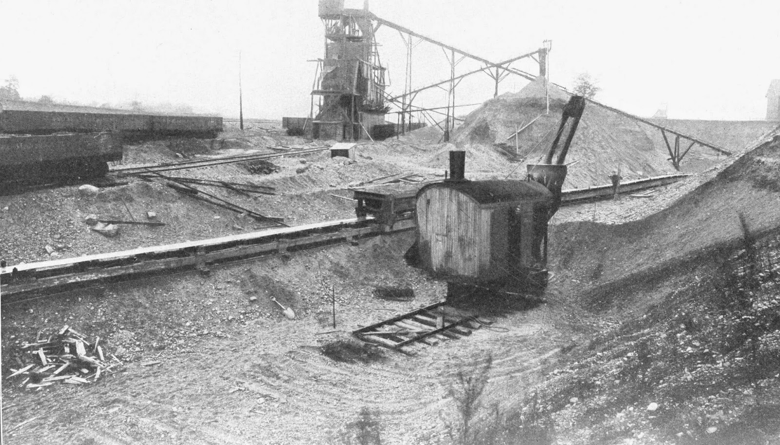 Model Railroad Minutiae: Steam shovel loading gravel