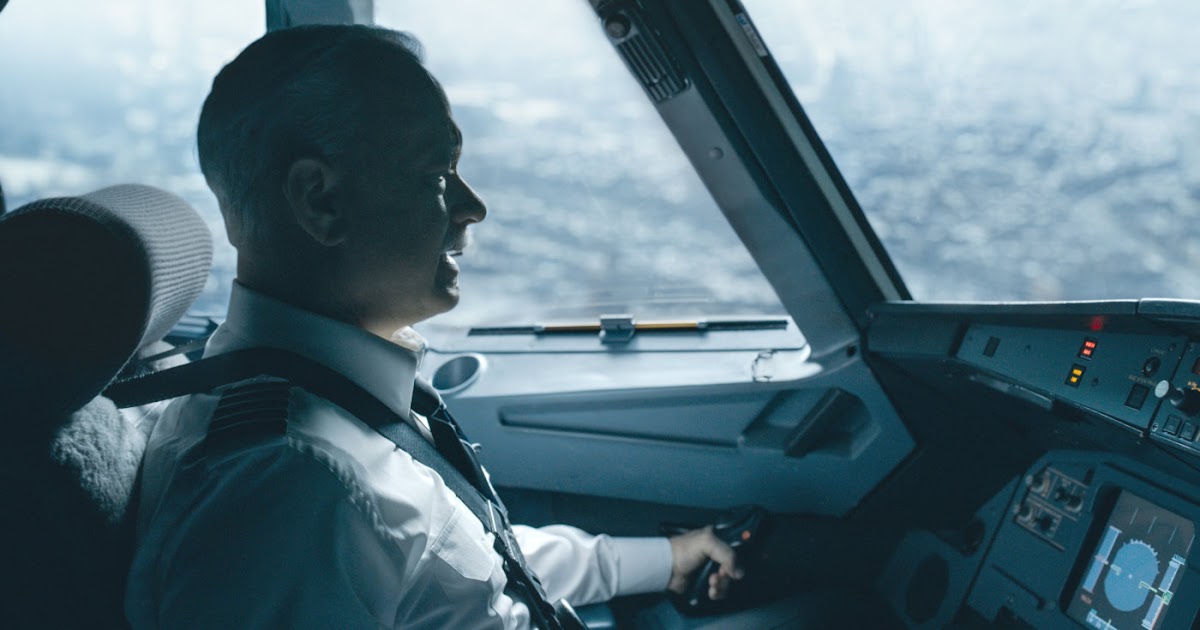 Chris' Cinema Center: Up in the Air: “Sully,” Clint Eastwood’s New Film ...