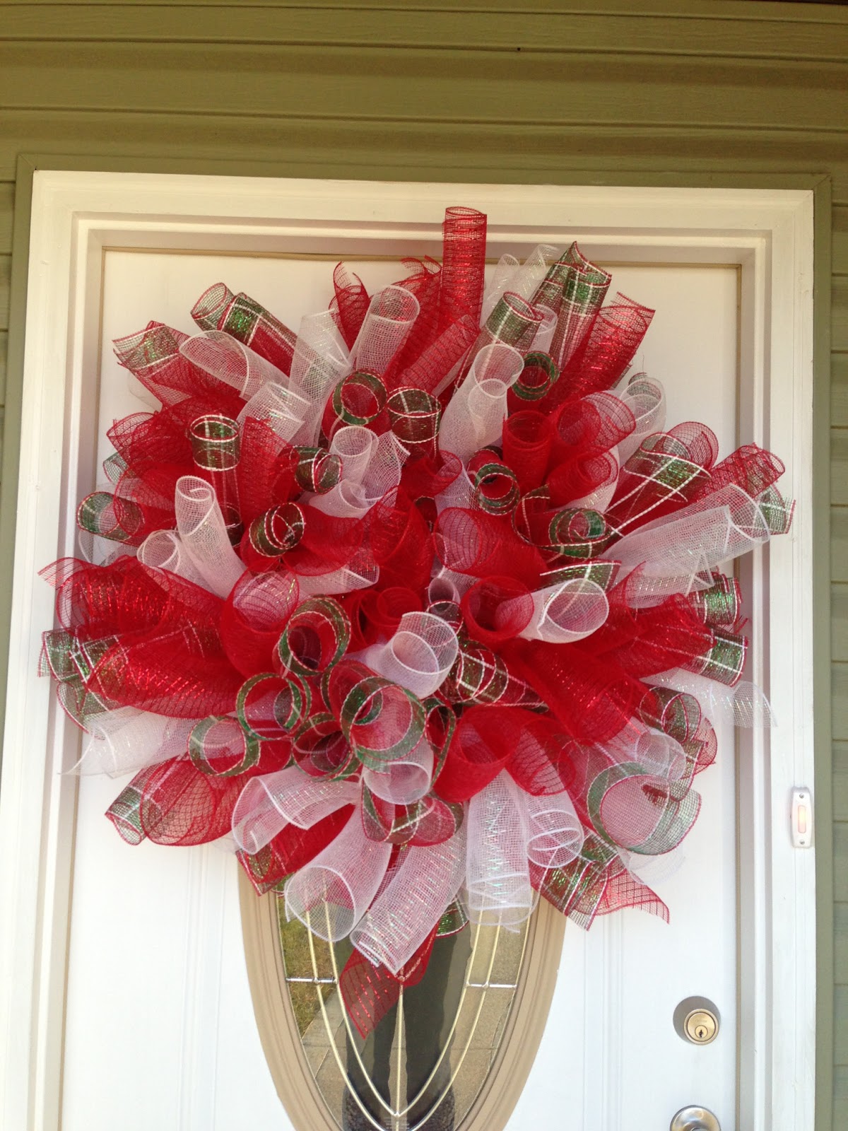 Tawny's Tid Bits: ~ Mesh Wreath Tutorial