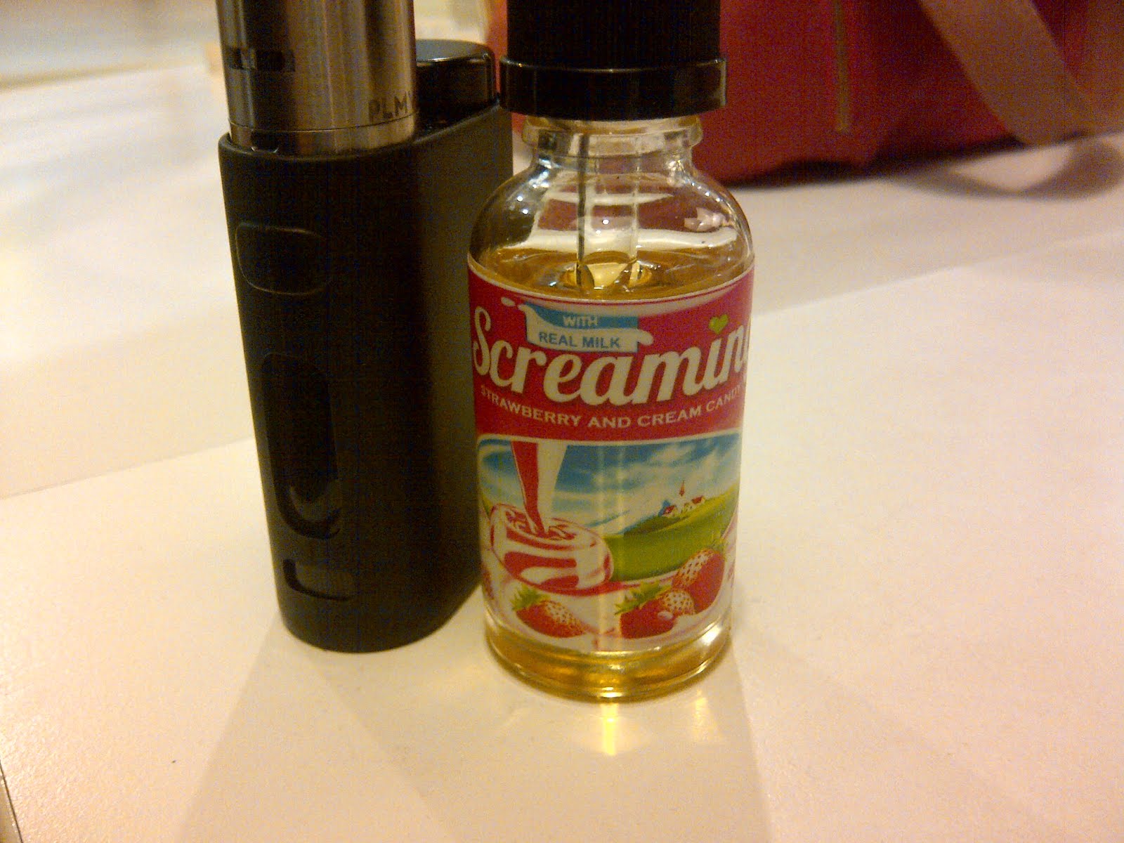 VapoRex : Review Liquid Lokal Screaming strawberry & cream candy