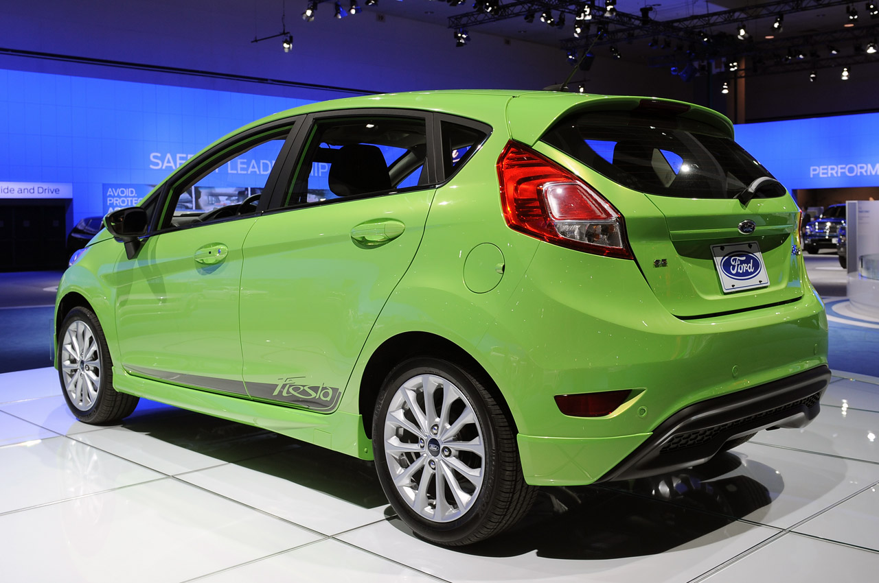 High Definition Wallpaper Club: Ford Fiesta Green Wallpapers