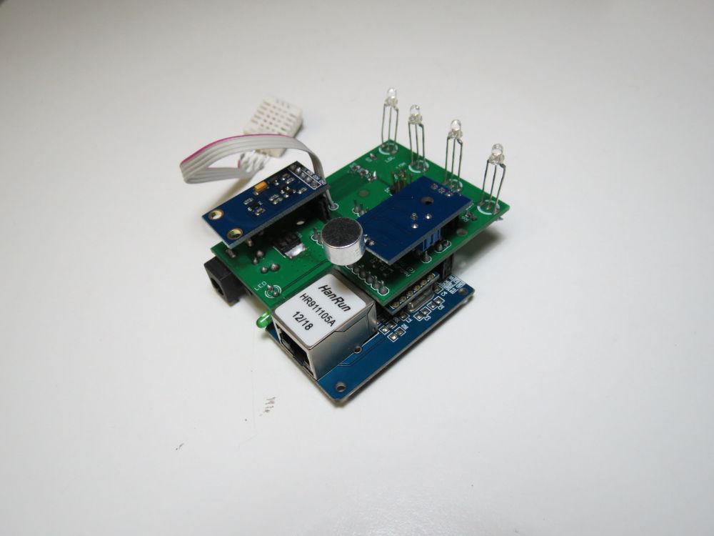 Davide Gironi blog: AMQUMO: A Xively AMbient QUality MOnitor built on ATmega328