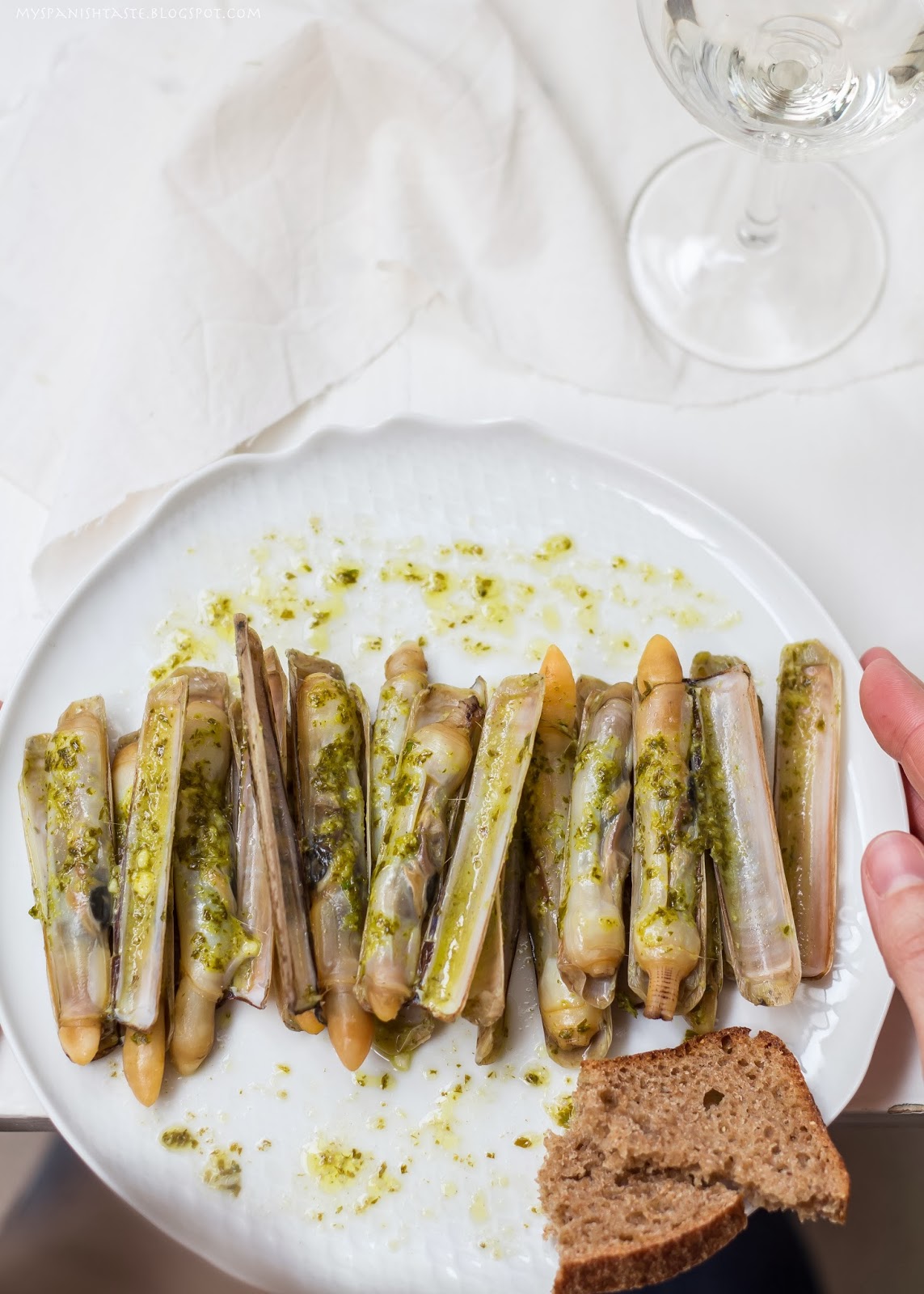 My Spanish Taste: Razor clams with parsley and garlic vinaigrette