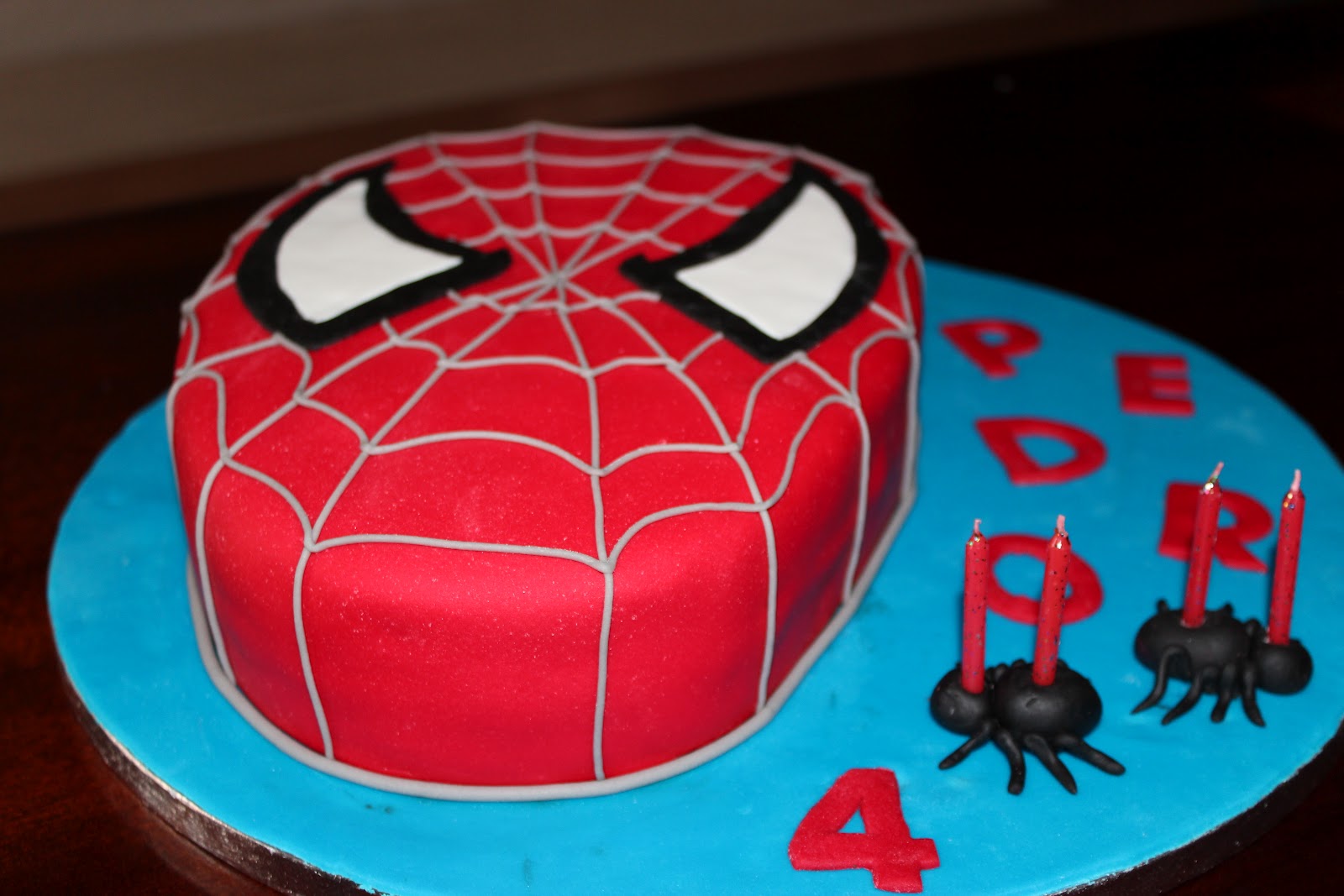 A Curiosidade fez Lamber o Gato: Bolo Spider Man