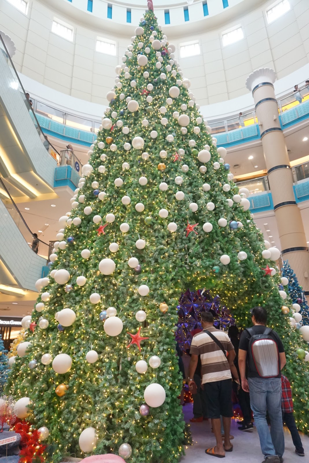 5 Little Angels: Dive Into A Stunning Christmas in Atlantis By Sunway ...