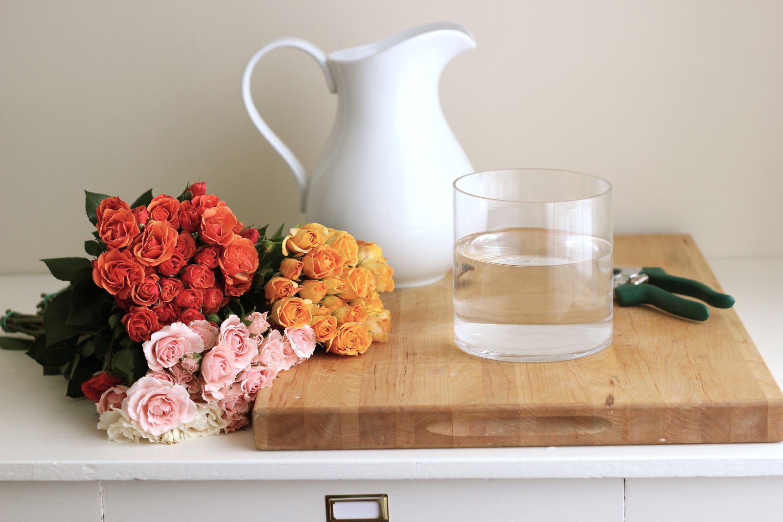 DIY Sweetheart Rose Arrangement | Coral, Peach and Pale Pink Roses ...